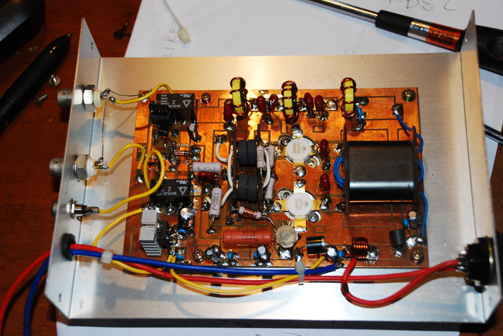 ゲイン16db 有りすぎFBをかけようかな？ トナープリント基板 MRF255 もう売ってない すぐ熱くなる 6個お釈迦です 発振に注意すぐ壊れます